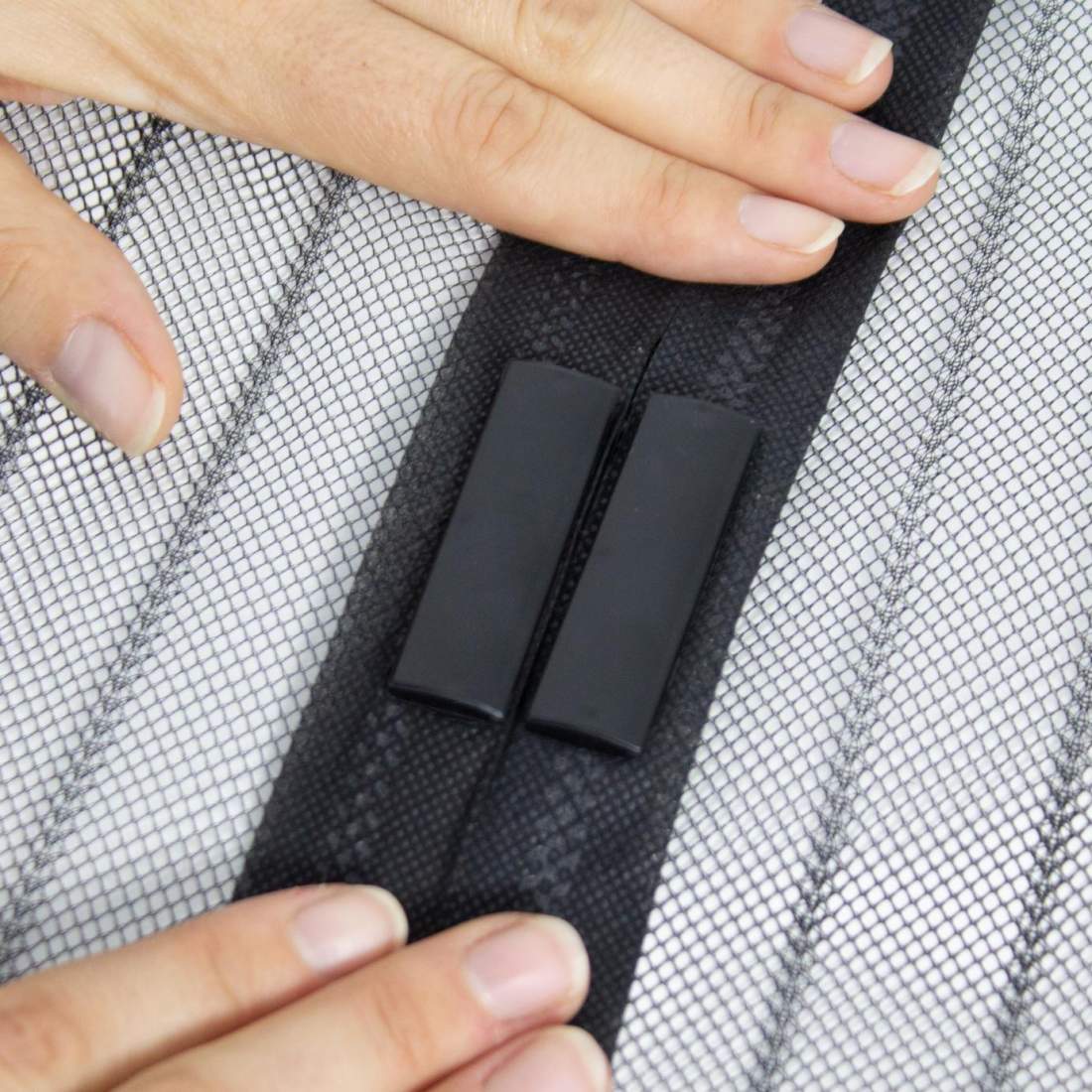 Mosquito net with magnets