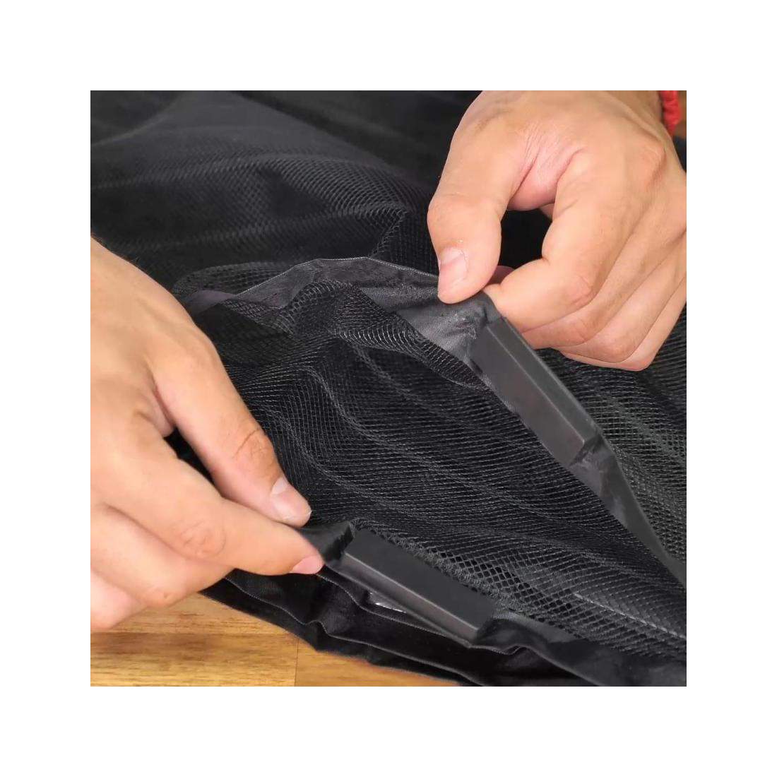 Mosquito net with magnets