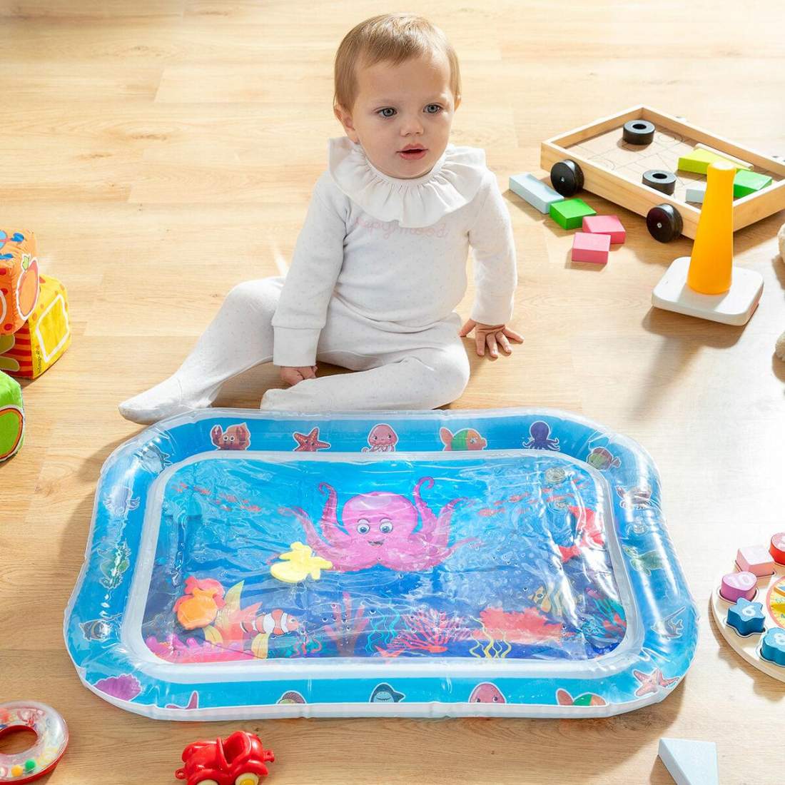 Inflatable play mat with water - baby toy