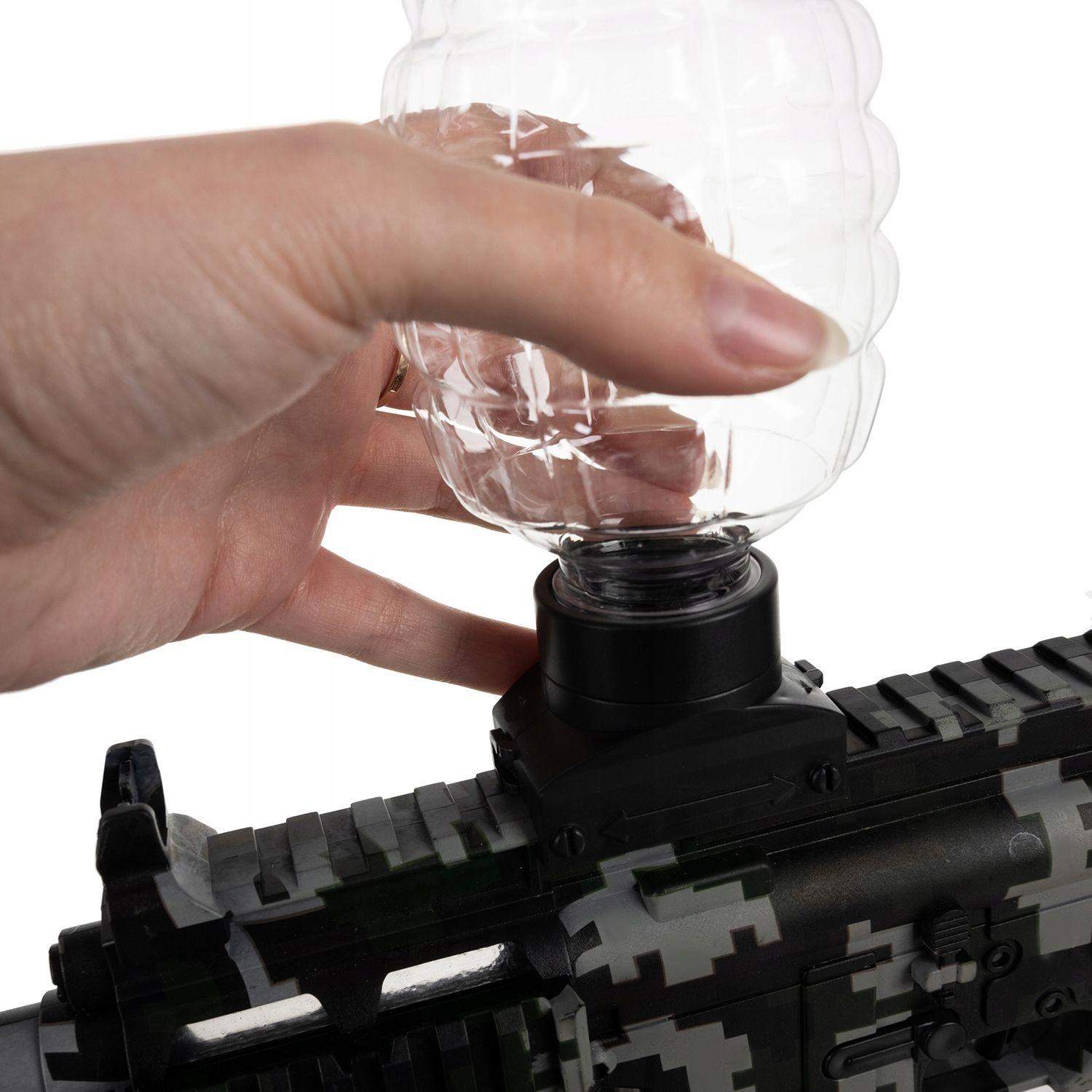 Battery -powered toy weapons with water balls