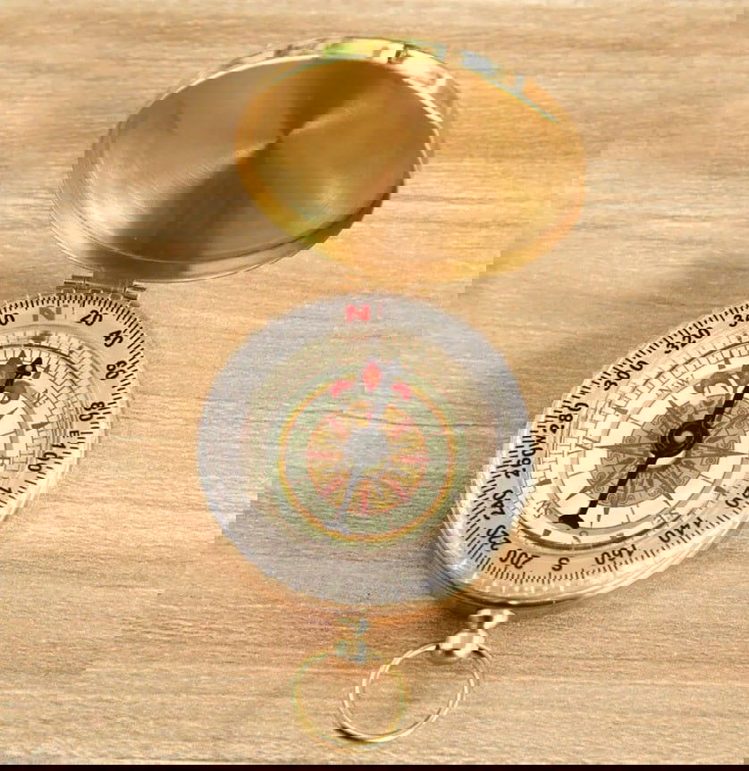 Klassinen Kompassi messinkiä