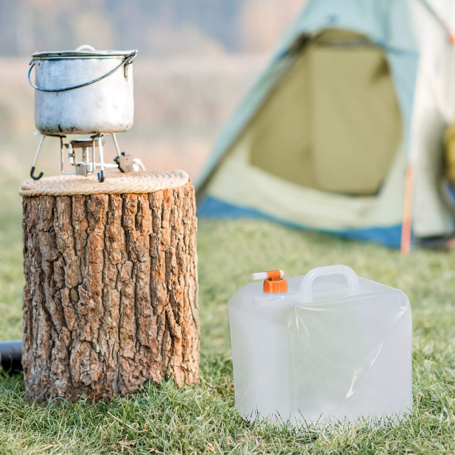 Foldable water container with 4 containers