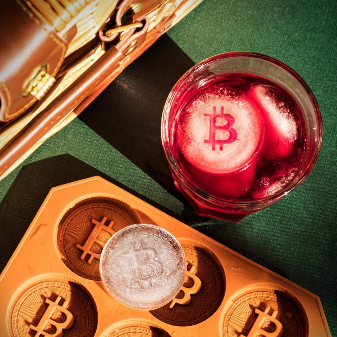 Silicone mold for Ice cubes and Chocolate - Bitcoin